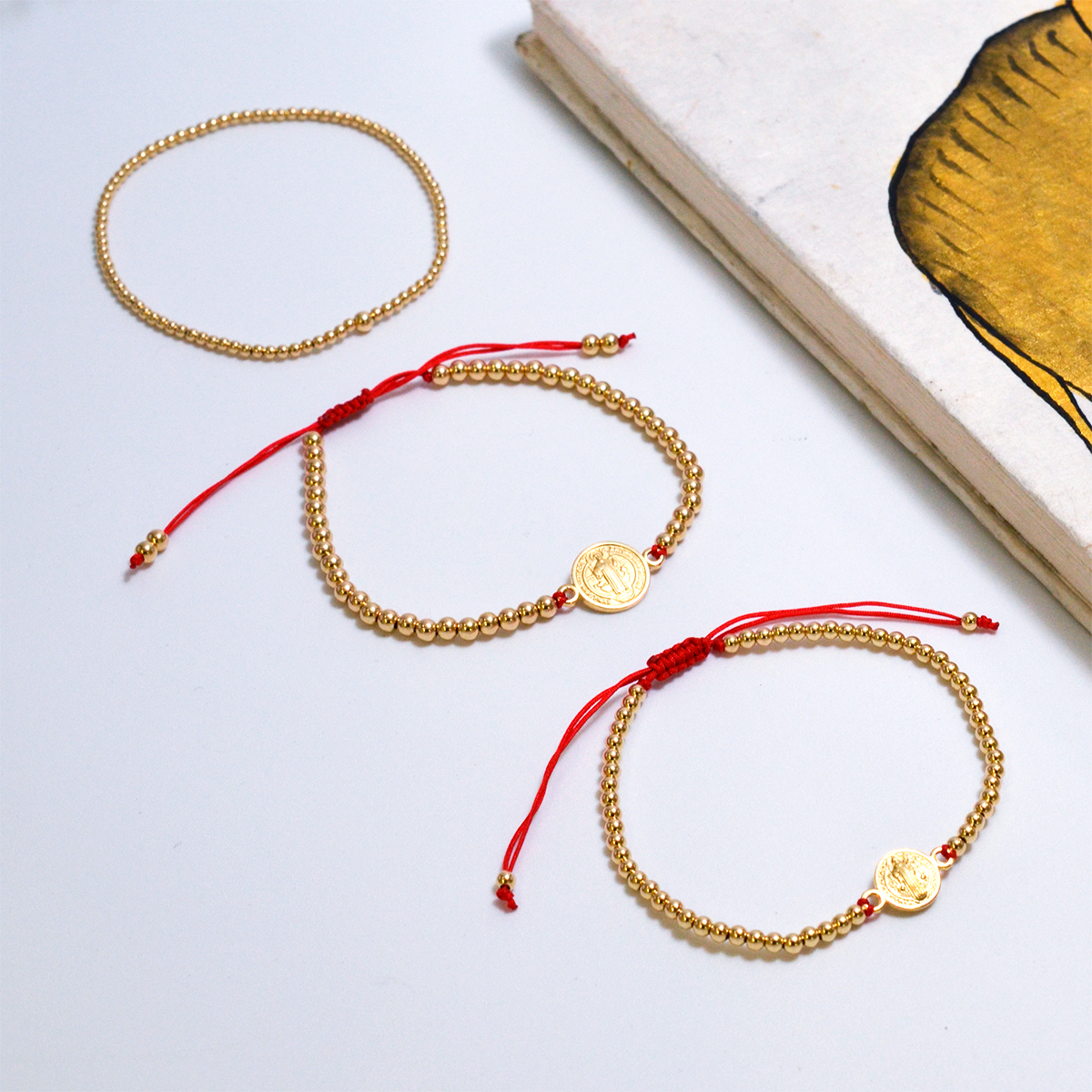 Pulsera de San Benito Medalla Hilo Rojo y Esferas Galfi – Acero y Plata